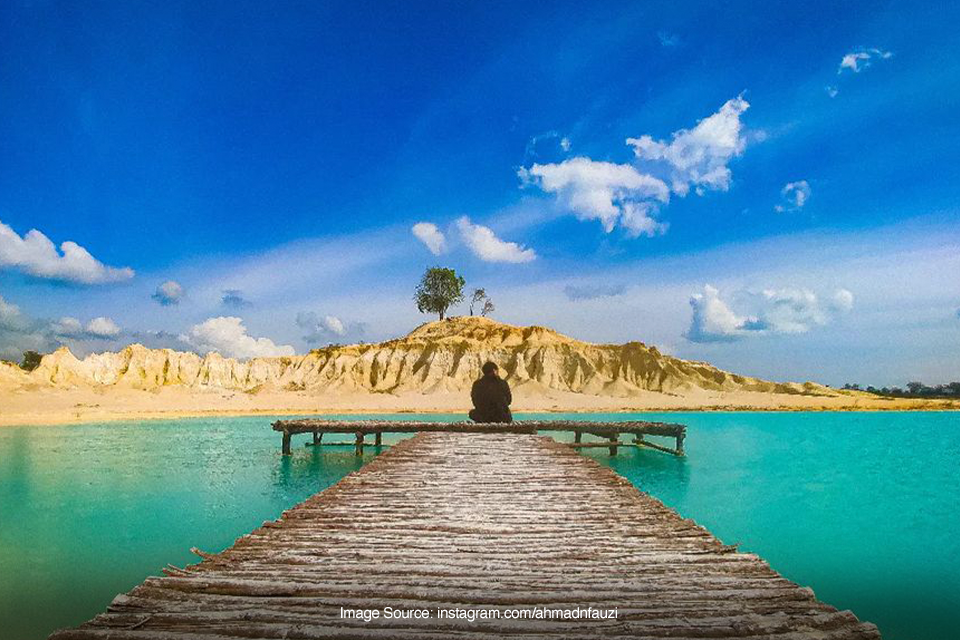 Melihat Lebih Dekat Birunya Air di antara Gurun Pasir di Telaga Biru, Bintan | SUPERLIVE