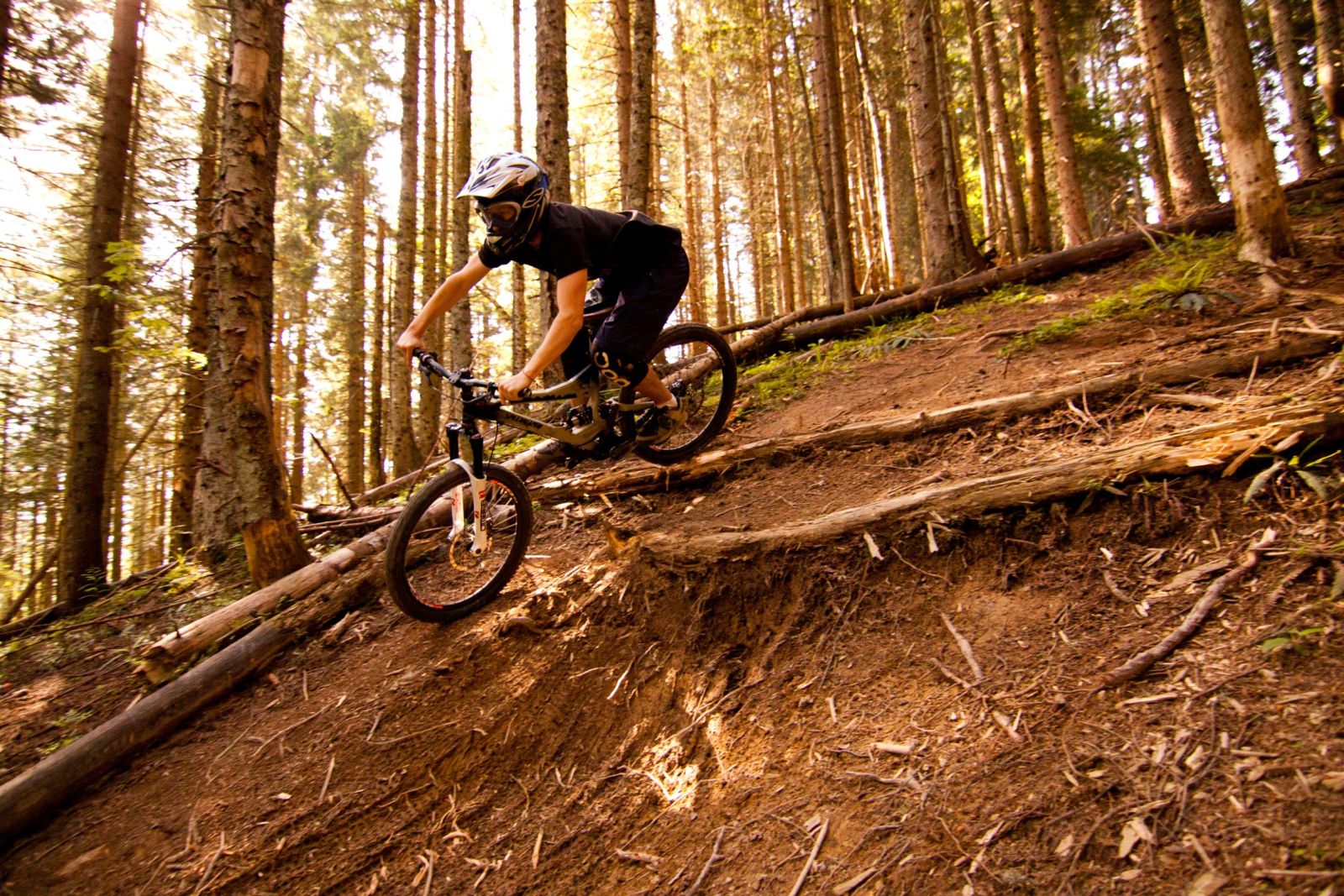 Settingan Sepeda Downhill Menentukan Performa Lo, Bro | SUPERLIVE