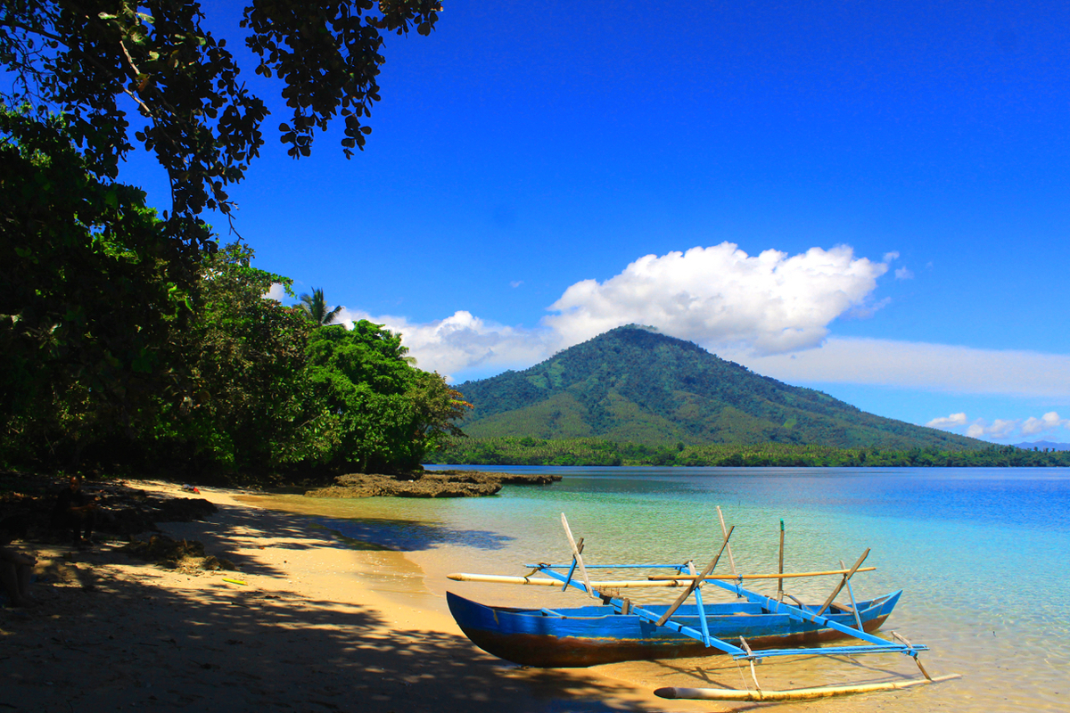 Rajanya Wisata Bahari, 5 Pantai Terindah Maluku Utara Ini Harus Lo ...