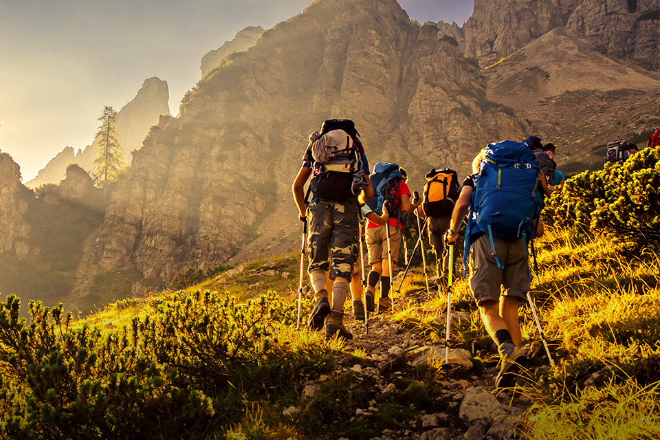 7 Perbedaan Pendaki Zaman Dulu dan Sekarang | SUPERLIVE